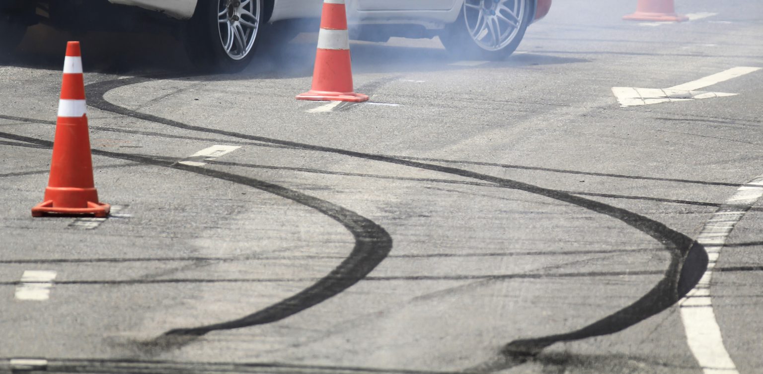 Steer Into The Skid - What To Do & How To Handle It Properly
